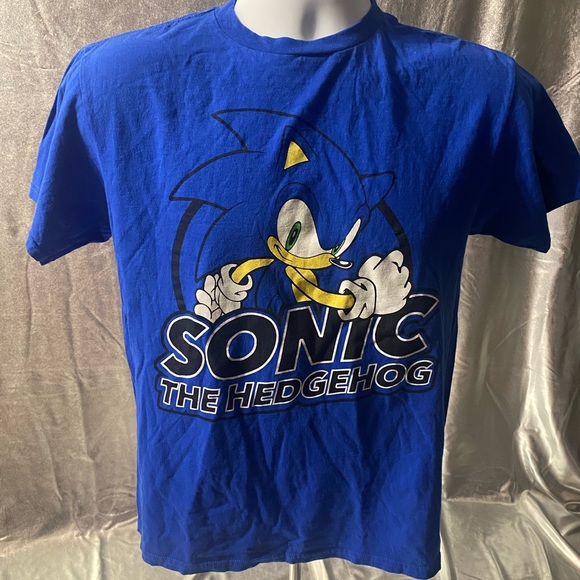 Sonic The Hedgehog | Shirts & Tops | Sonic The Hedgehog Graphic Tee ...